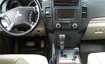 Interior » 2007 Mitsubishi Pajero - photos